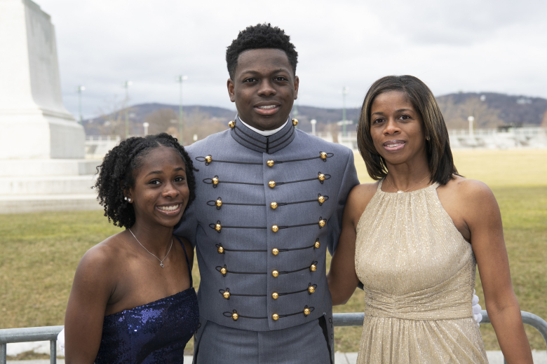 Family members take peek into plebes life at West Point during Plebe-Parent Weekend | U.S ...